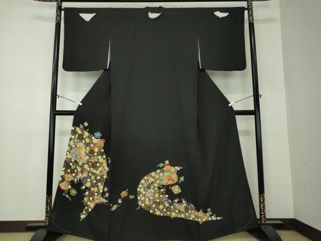 平和屋着物○創業460年・千總 黒留袖 駒刺繍 宝尽くし花文