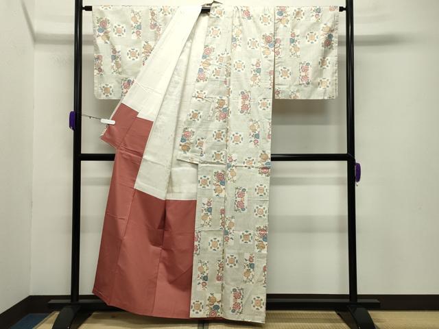 平和屋着物○本場大島紬 白大島 9マルキ 総絣 色紙重ね草花文