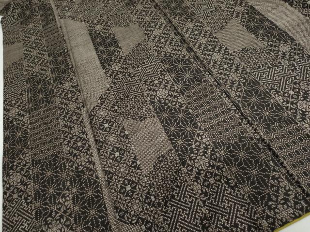 平和屋着物○本場大島紬 7マルキ 吉祥草花文 正絹 逸品 DAAZ7604ud