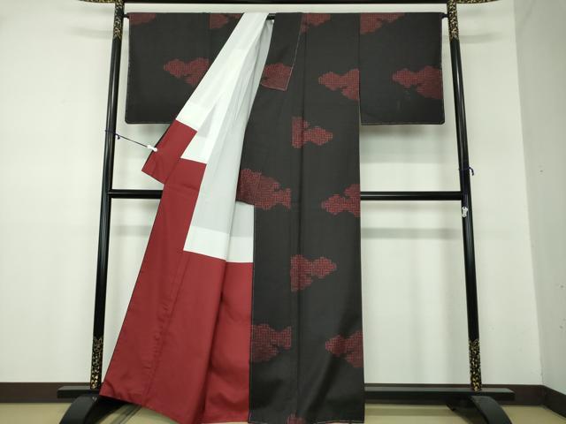 平和屋着物○本場大島紬 9マルキ 地空 雲取り文 中昌謹製