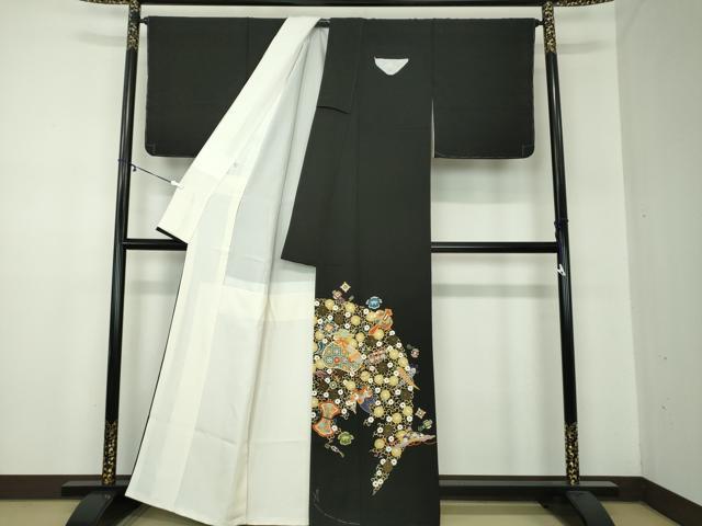 平和屋着物○創業460年・千總 黒留袖 駒刺繍 宝尽くし花文