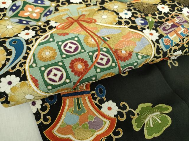 平和屋着物○創業460年・千總 黒留袖 駒刺繍 宝尽くし花文